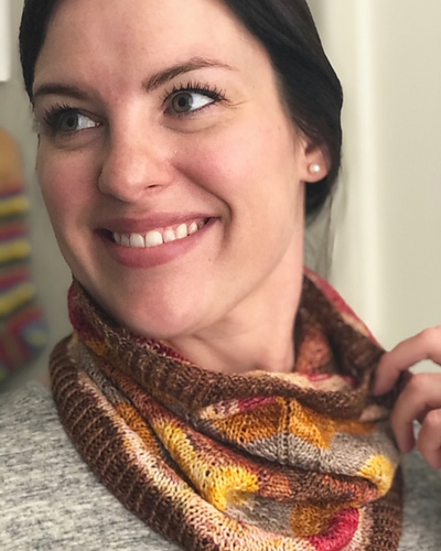 Ravelry: Round and Round Cowl pattern by Crazy Sock Lady Designs