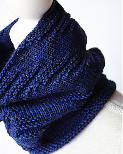 Ravelry: Ascension Cowl pattern by Lindsay English