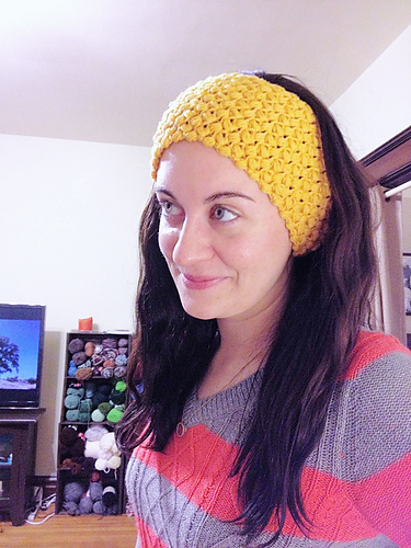 Ravelry: The Bean earwarmer/headband pattern by Hilary Renshaw