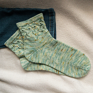 Ravelry: Tidal Waves Socks pattern by Izabela Grzybek