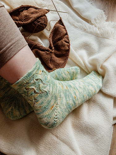 Ravelry: Tidal Waves Socks pattern by Izabela Grzybek