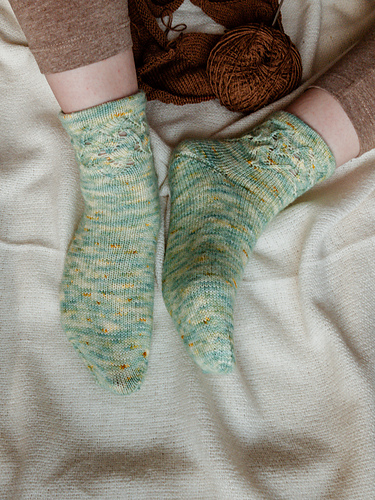 Ravelry: Tidal Waves Socks pattern by Izabela Grzybek