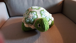 Ravelry: CableRiverDesign's Guacamole the African Flower Turtle