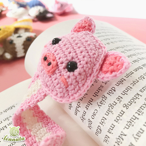 Ravelry: Pig Bookmark pattern by Thao Nguyen Lennutas