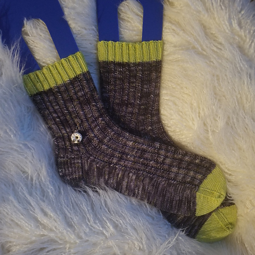 Ravelry: Suit and Tie Socks pattern by Twin Stitches Designs