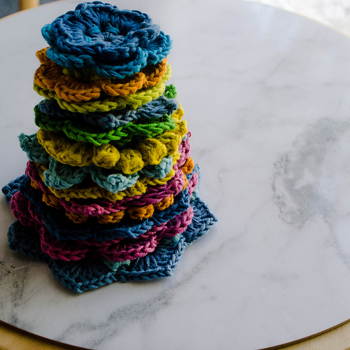 Ravelry: 365 Days of Flowers pattern by The Loopy Stitch
