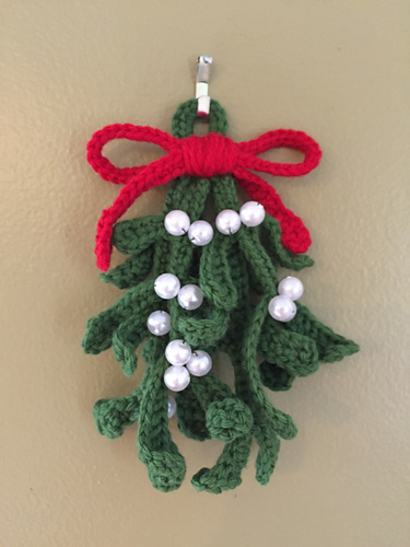 Ravelry: Mistletoe pattern by Jessica Dayon