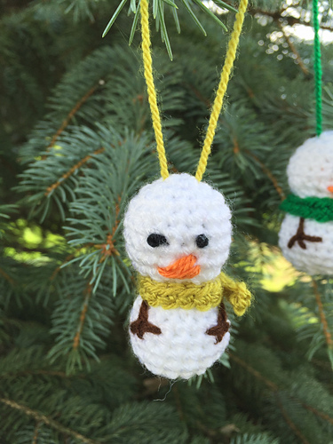 Ravelry: Mini Snowman Ornament pattern by Jessica Dayon