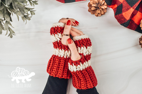 Ravelry: Country Cottage Fingerless Gloves pattern by The Turtle Trunk