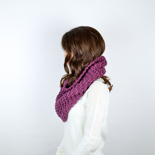 Ravelry: The Willow Chunky Knit Cowl pattern by Karla Duke