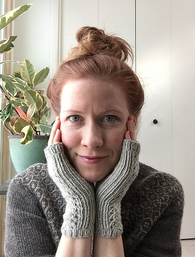 Ravelry: Mallory Mitts pattern by This.Bird.Knits