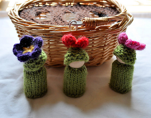 Ravelry: 3 Spring Dolls pattern by Julie Hunter