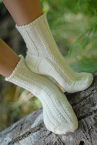 Ravelry: Fascine Braid Socks pattern by Tiennie