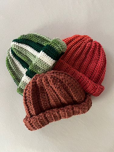 Ravelry: Simple ribbed beanie pattern by Tiffany Le
