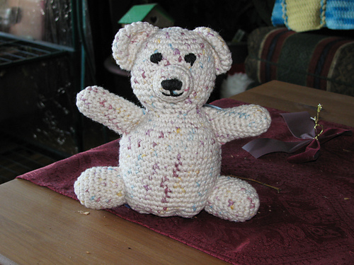 Ravelry: Cuddle-Me Bear pattern by Noelle Goetz