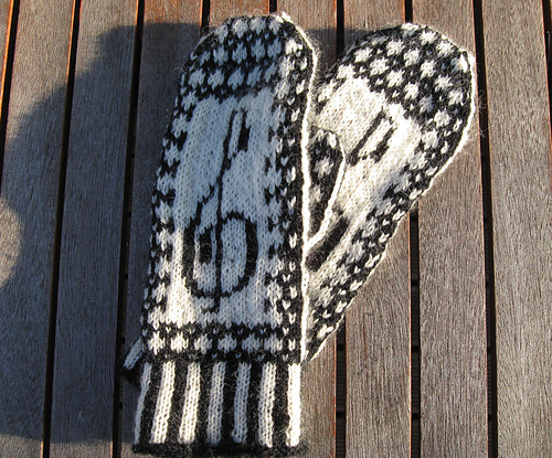 Ravelry: Treble Music Mittens pattern by Elisabeth Sliney Marino