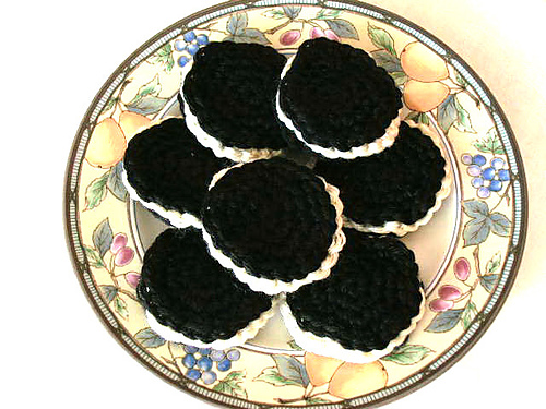 Ravelry: Amigurumi Crochet Oreo Cookies pattern by Timary Peterson