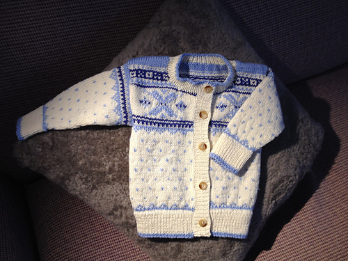 Ravelry: B19-21 / b19-26 a - Sweet Cheeks jacket pattern by DROPS design