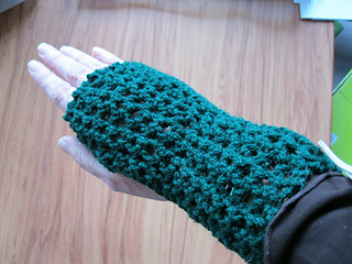 Ravelry: Made in a Minute Mesh Mitts pattern by Helen Bartholomew