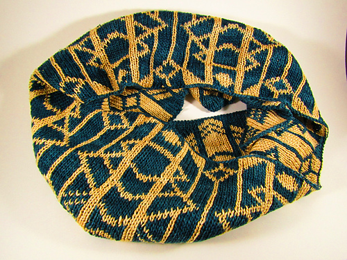Ravelry: Fox Spirit Cowl pattern by Sara Ray
