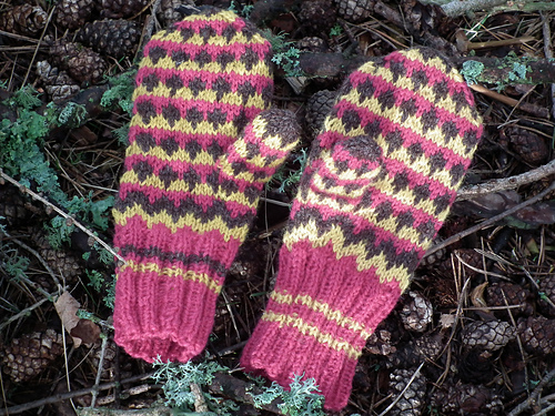 Ravelry: Skogens kongle (The pinecone) pattern by Judith Seland Nilsen