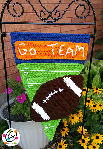 Ravelry: Pennant Garden Flag pattern by Heidi Yates