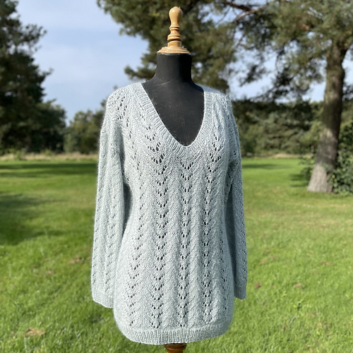Ravelry: Pine Tree Sweater pattern by Traditionel Strik DK
