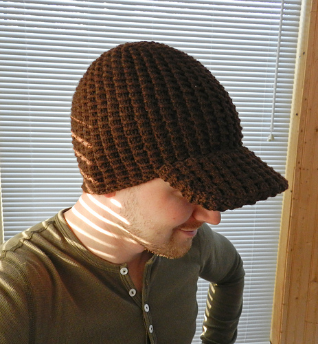Ravelry: Billed Tuque pattern by Tricotoune