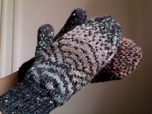Ravelry: Japanese Wave Mittens pattern by Maya Poffenberger