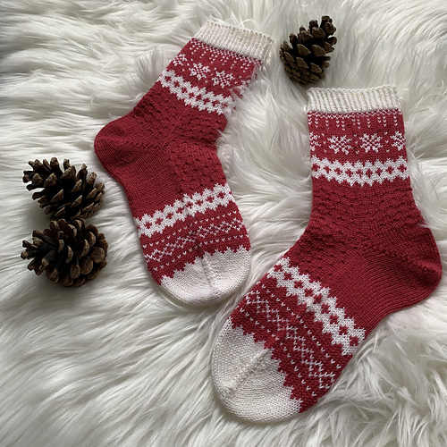 Ravelry: Snowflake Socks pattern by Woollen Knots