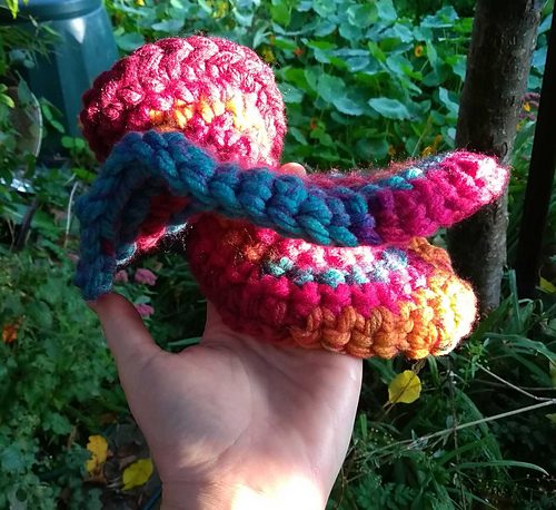 Ravelry: Hyperbolic Mobius Fidget Toy pattern by Lisa Cole
