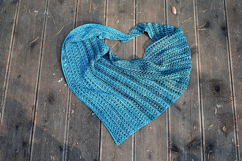 Ravelry: Verso shawl pattern by Svetlana Volkova