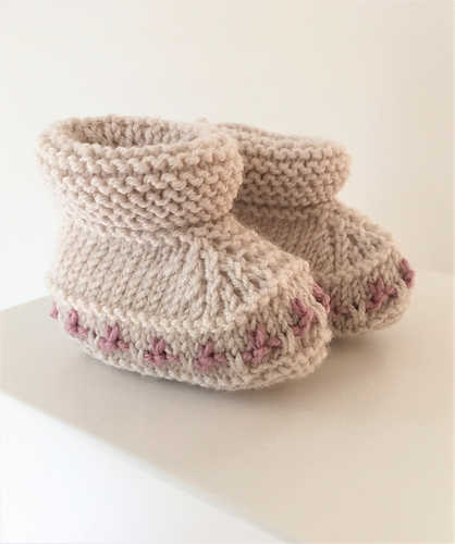 Ravelry: Mulberry Pie Booties pattern by Sharyn Armstrong
