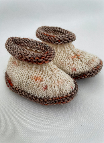 Ravelry: Two-tone Baby Booties BJ402 pattern by Sharyn Armstrong
