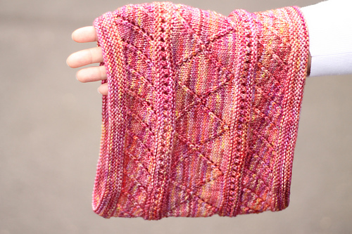 Ravelry: Diamond Ring Cowl pattern by Kat Archer