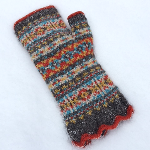 Ravelry: twostrands' Calling Scotland - mitts