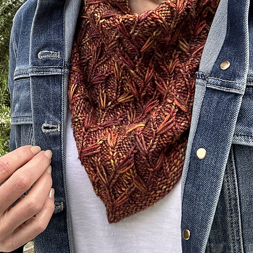 Ravelry: Wiggentree Bandana Cowl pattern by Jenny Noto