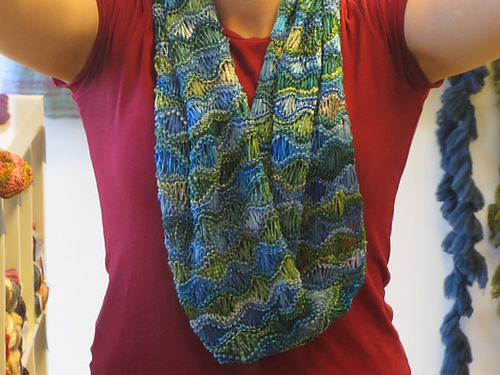 Ravelry: Waves Cowl pattern by Beth Haines
