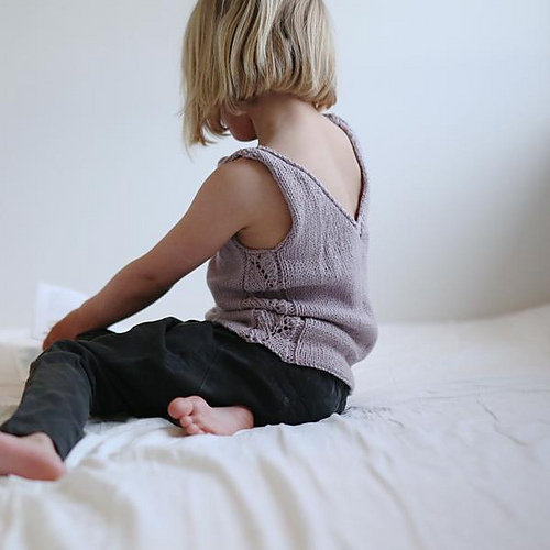 Ravelry: Sommerlett singlet pattern by Paelas