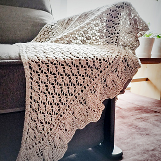 Ravelry: usacha's リーフスカラップの三角ショール