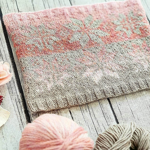 Ravelry: Snow in the Mirror Cowl pattern by Frauke Urban