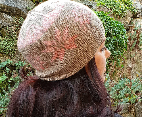 Ravelry: Snow in the Mirror Hat pattern by Frauke Urban