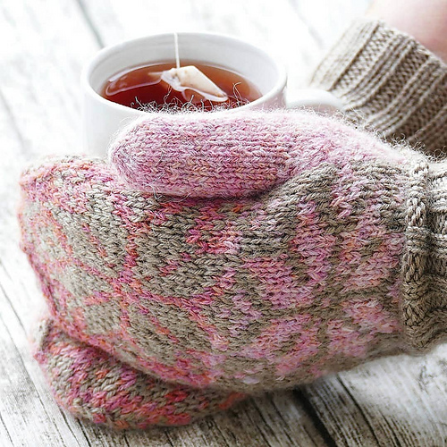 Ravelry: Snow in the Mirror Mittens pattern by Frauke Urban