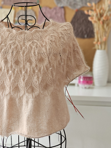 Ravelry: Icelyn Blouse pattern by Valentina Bogdanova