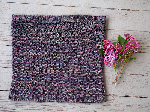 Ravelry: Dodging Rain Drops Cowl pattern by Vanessa Ewing