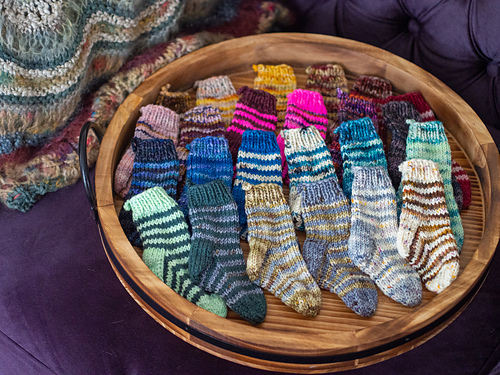Ravelry: Yuletide Mini Sock Advent pattern by Vanessa Ewing
