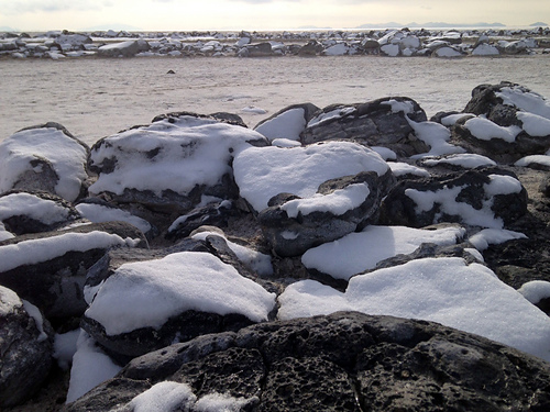 Ravelry: Salt and Basalt Gloves pattern by Virginia Catherall