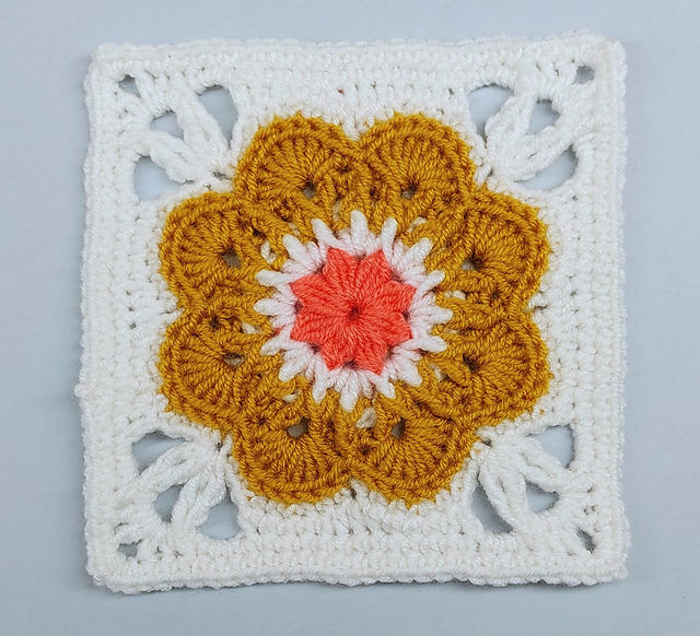 Ravelry: Square #139 pattern by Veronika Liachovic