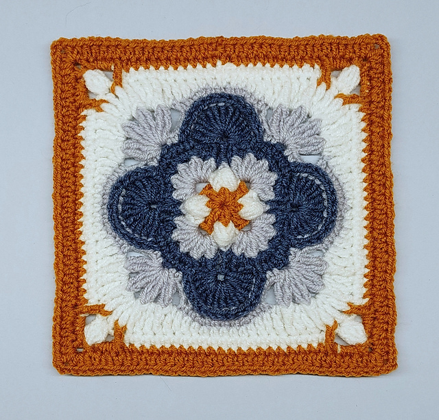 Ravelry: 366 days of granny squares / Day 115 pattern by Veronika Liachovic