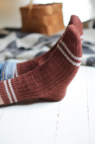 Ravelry: Oak Socks pattern by Veera Välimäki